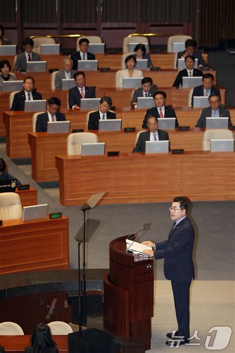 교섭단체 대표연설하는 박찬대 원내대표 뉴스1