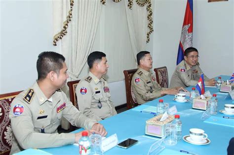 នាយឧត្តមសេនីយ៍ សន្តិបណ្ឌិត នេត សាវឿន ទទួលជួបឯកអគ្គរាជទូតថ្មី នៃចក្រភពអង់គ្លេសប្រចាំកម្ពុជា