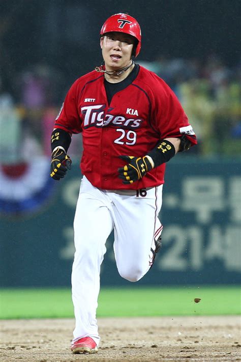 최형우 나지완 백투백 Kia Lg에 5 4 역전승
