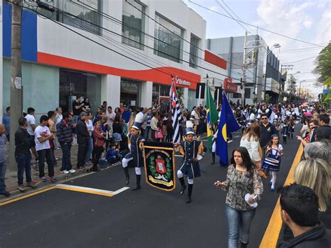 Ato Cívico E Desfile Comemoram O Dia Da Independência Do Brasil Em