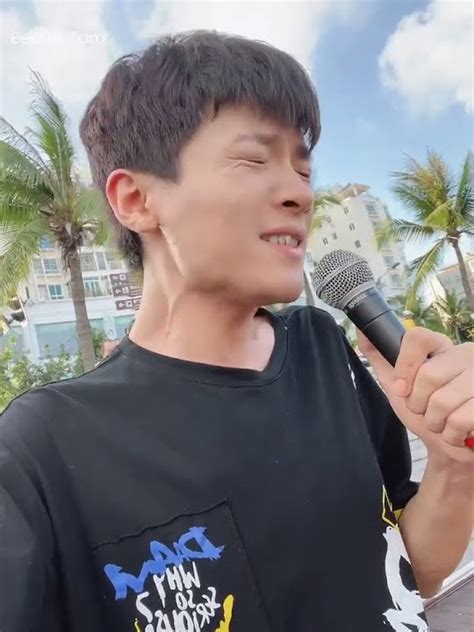 这是个拥挤的地方，而我却很平凡户外唱歌 Youtube