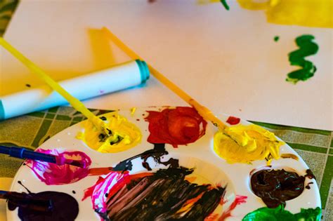 페인트와 캔버스 클로즈업에 페인트 브러시와 아트 팔레트 0명에 대한 스톡 사진 및 기타 이미지 0명 개인 장식품 그림 그리기 Istock