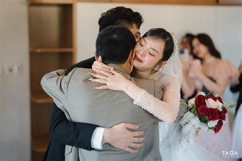 Con Gái út đi Lấy Chồng Bố Mếu Máo Nói Với Con Rể Bố Trao Con Gái Bé