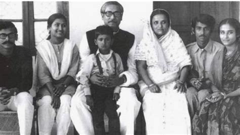 শেখ মুজিব সপরিবারে হত্যার পর ৩২নং রোডের বাড়ীর ভেতরের দৃশ্য কেমন ছিল
