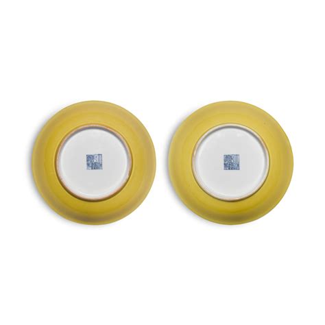 A pair of yellow glazed dishes Seal Marks and period of Qianlong 清乾隆