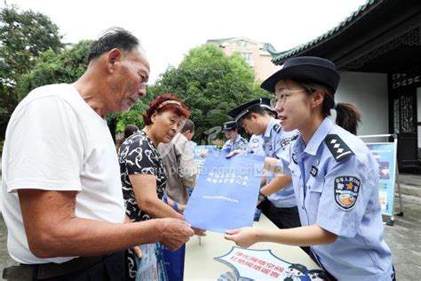 江苏宜兴：共护安全网络 人民图片网