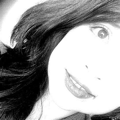 Iris Escobar Youtube