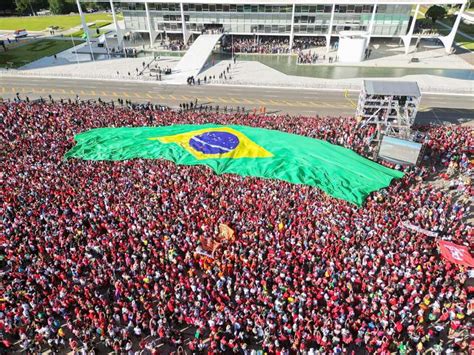 Cerca De 27 Toneladas De Lixo Foram Recolhidas Em Brasília Após Posse