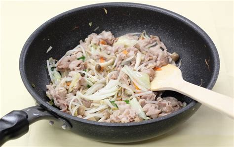 簡単肉野菜炒めのレシピ・作り方・献立｜レシピ大百科（レシピ・料理）｜【味の素パーク】 豚バラ薄切り肉や袋入りカット野菜（にらもやし
