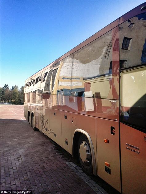 Des Voleurs Tentent De Siphonner Lessence Dun Bus Mais Aspirent Les