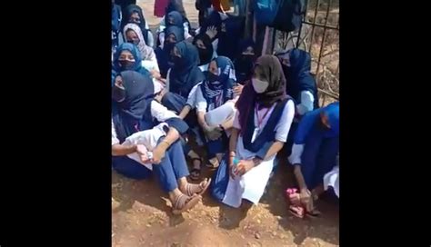 Udupi Students Insist On Wearing Hijab To College Refused Entry The Week