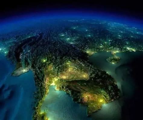 卫星在太空拍摄的地球各地夜景：夜幕下的城市，灯光璀璨，令人陶醉！地区