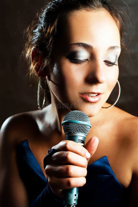 Sexy Singer Picture Image 9953291