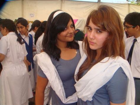 Show Biz Beautiful Pakistani School Girls Pictures