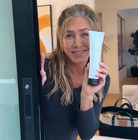 Jennifer Aniston Praised As Refreshing For Embracing Grey Hair