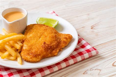 Peixe Frito E Batatas Fritas Foto Premium