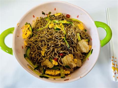 【快手减脂餐 ️爆好吃的凉拌鸡丝荞麦面图片】josef下厨房