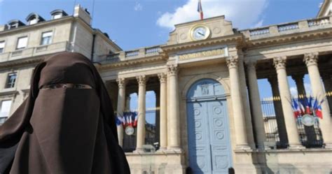 Франция собралась депортировать 39 радикальных исламистов с российским гражаданством