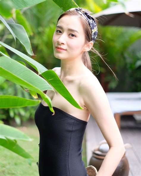 人妻沈卓盈一件頭泳裝游龍舟水 Deepv露出大玉背網民勁like Jdailyhk
