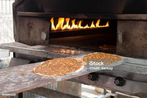 Lahmacun 터키 피자 팬케이크 고기 작성 0명에 대한 스톡 사진 및 기타 이미지 0명 건강한 식생활 고기 Istock