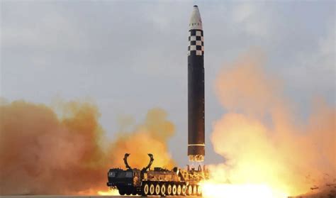 Corea del Norte lanza un misil balístico de largo alcance hacia el mar