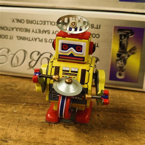 Amusing Vintage Toy T Robot Band Series Mini Wind Up Miniature