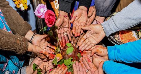 Muslim Couple Joins Mahashivratri Celebration In Jammu Kashmir Kashmir