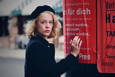 ステラ ヒトラーにユダヤ人同胞を売った女 作品情報・キャスト・あらすじ・動画 映画com