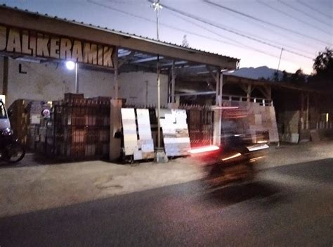 Toko Keramik Yang Ada Di Kota Malang Ulastempat