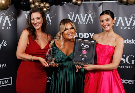 Vava Awards Crown Emma Kearney Top Irish Infuencer · Businessfirst