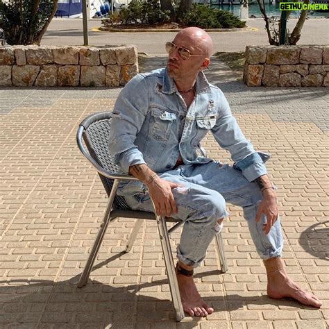 Dmitriy Nagiev Instagram Я ненавижу ‪8 марта‬ В этот день расцветают мужское самолюбование и