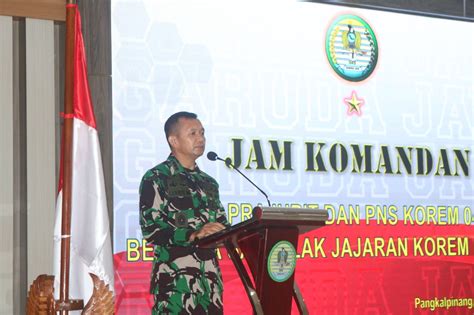 Prajurit Dan PNS Korem 045 Gaya Menerima Jam Komandan