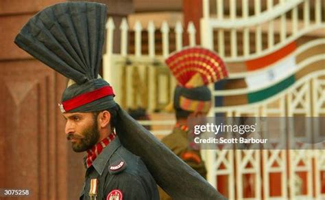 A Pakistani Patan Guard And An Indian Border Security Force Officer News Photo Getty Images