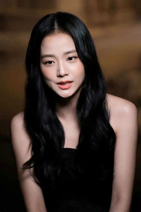 Ghim của abby🍉 trên K O R E A N | Nữ thần, Dép