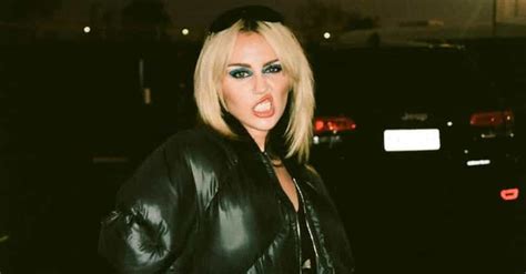 100 Capricorn Venus Celebrities