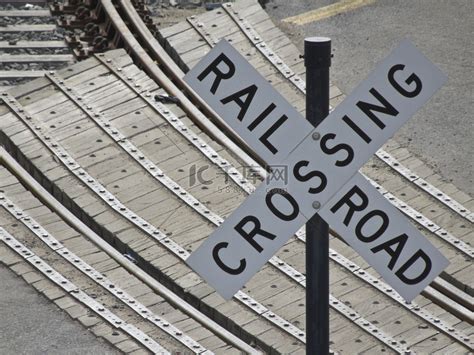 铁路公路交叉道口高清摄影大图 千库网
