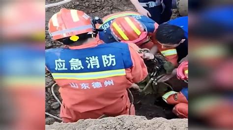 男童掉入8米深井消防员倒挂式救回 所有人 澎湃新闻 The Paper