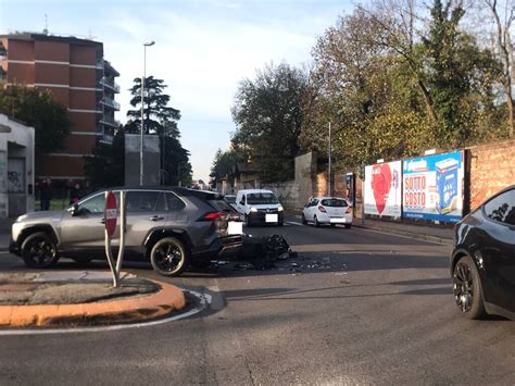Incidente In Via Lecco Schianto Tra Auto E Moto Lunghe Code Mbnews