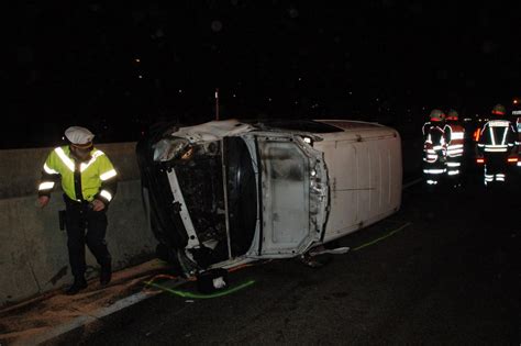 Schwer Verletzter Lenker Konnte Sich Aus Klein Lkw Befreien Salzi At