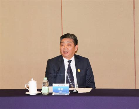 肖胜方当选“一带一路”律师联盟理事 并主持理事会第一次会议