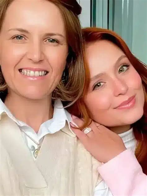 MÃe De Larissa Manoela Faz Barraco Com A Filha Mix Me