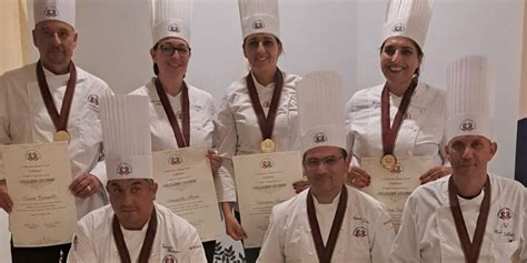A Due Catanzaresi Il Collare Collegium Cocorum Valentina Amato E