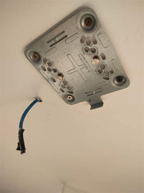 วธตดตง Cisco Access Point Mounting Bracket บนฝา IT Bolt