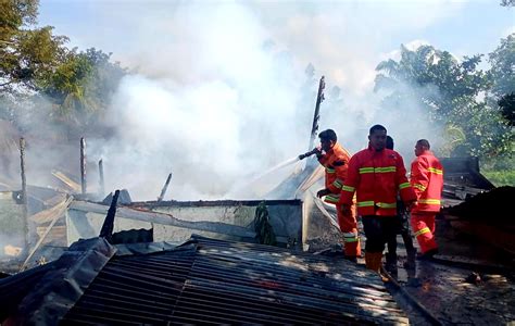 Ditinggal Pergi Rumah Warga Bathin Solapan Bengkalis Ludes Terbakar