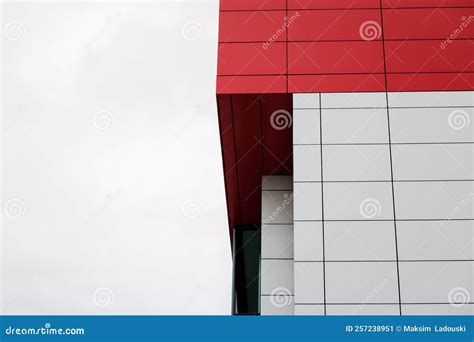 La Fachada De Un Edificio Moderno Imagen De Archivo Imagen De Apartamento Residencial 257238951