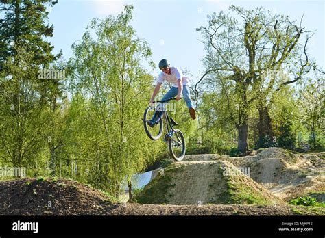 Bmx bahnzyklus -Fotos und -Bildmaterial in hoher Auflösung – Alamy