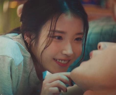 Pin By Lovia Tan On Iu Girl Icons Singer Strawberry Moons