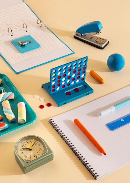 다양한 용품으로 학교 개념으로 돌아가기 무료 사진