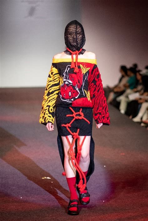 用服裝捕捉夢境輔大織品系畢展未織數編織台灣時尚潛力 BeautiMode 創意生活風格網