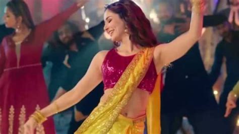 Hania Amir Hot Navel🤤🤤💦💦👙 R Haniaamir